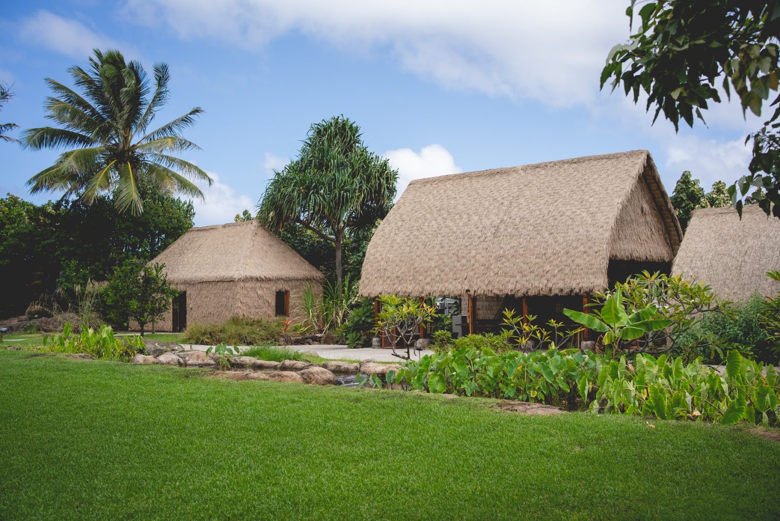 Hawaii-Scenery-Exterior-Traditional Huts-Taro-2018 - polynesia.com | blog