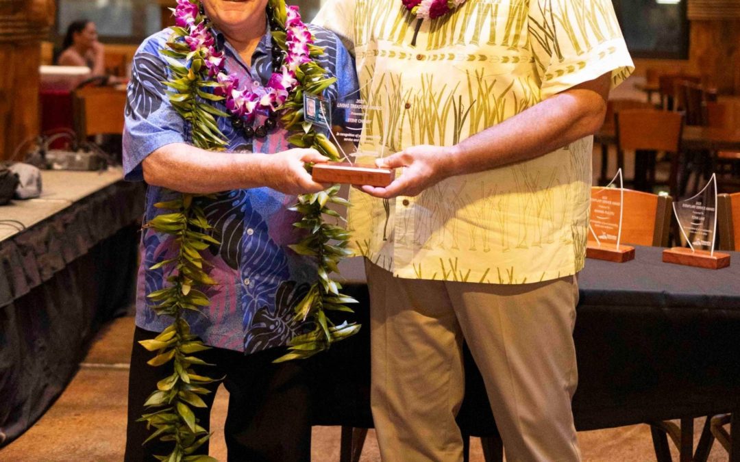 Steve Cheney accepting the Living Treasurer Award - polynesia.com | blog